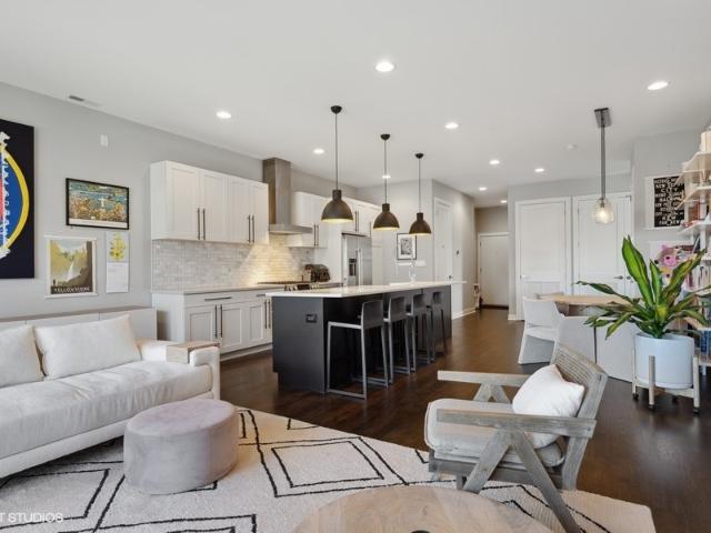 2550 W Fullerton Avenue # 2D