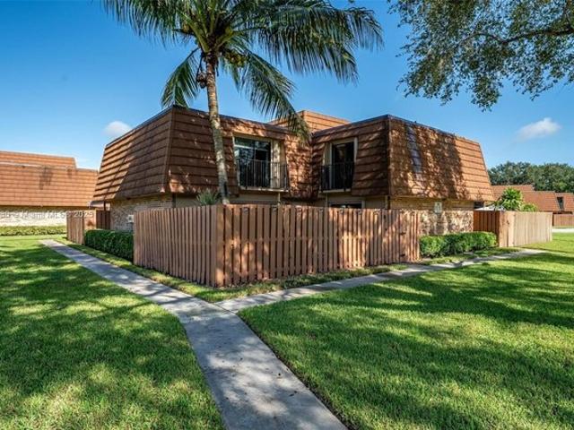 2551 Lakeview Ct, Cooper City, FL 33026