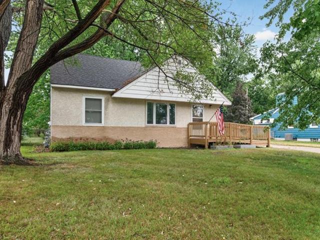 2551 Rainbow Ln, New Brighton, MN 55112