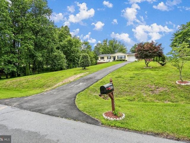25520 Jonnie Ct, Gaithersburg, MD 20882