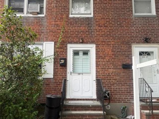 25525 E Williston Ave, Floral Park, NY 11001