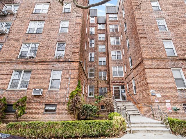 2552 East 7th Street, Unit 2J