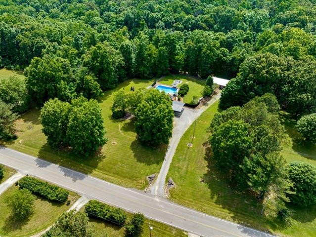 2552 Farms Cir, Woodlawn, TN 37191