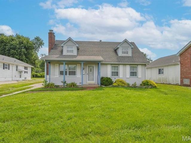 2552 Frank Scott Pkwy W, Belleville, IL 62223