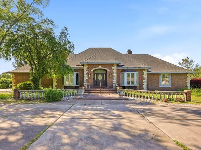 2552 S Skyline Dr, Springfield, MO 65804