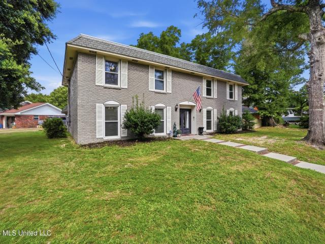 2553 Mercedes Drive