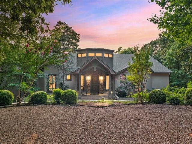 2553 N Sherwood Ln, Fayetteville, AR 72703