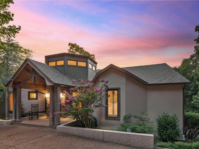2553 N Sherwood Lane