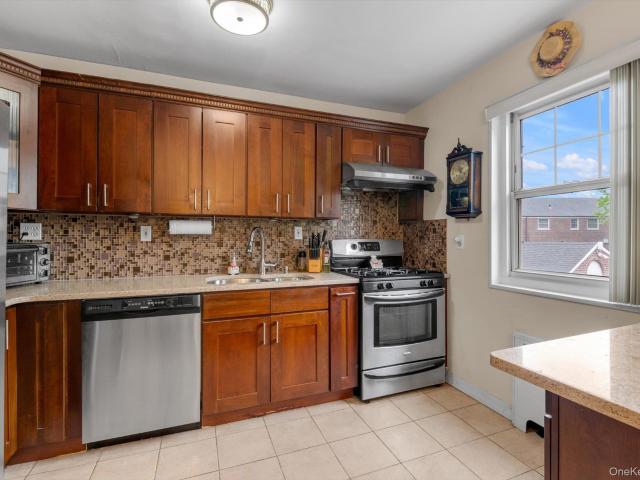 255 1 st Avenue #3 911