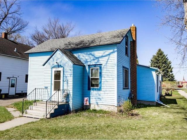 255 4th Ave NE, Valley City, ND 58072
