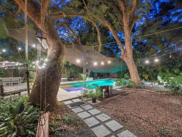 255 87th St NE, El Portal, FL 33138