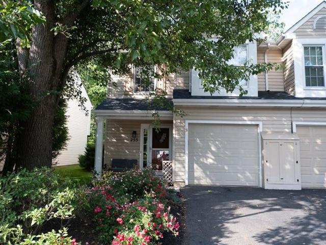 255 Commons Dr, Oakmont, PA 15139