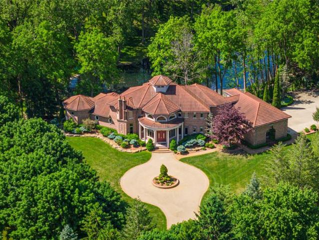 255 camelot way