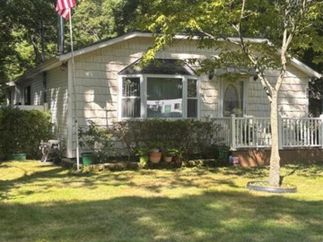 255 Auborn Ave, Shirley, NY 11967