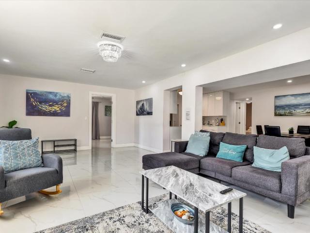 255 Glouchester St, Boca Raton, FL 33487 | MLS #R11151