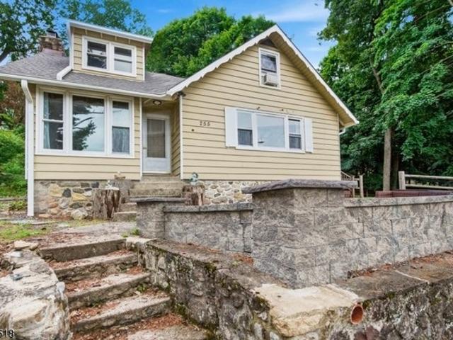 255 E Shore Trl, Sparta, NJ 07871