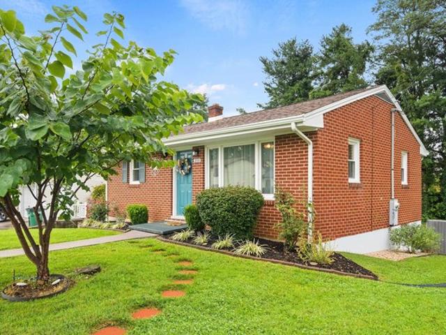 255 Fisher St, Christiansburg, VA 24073