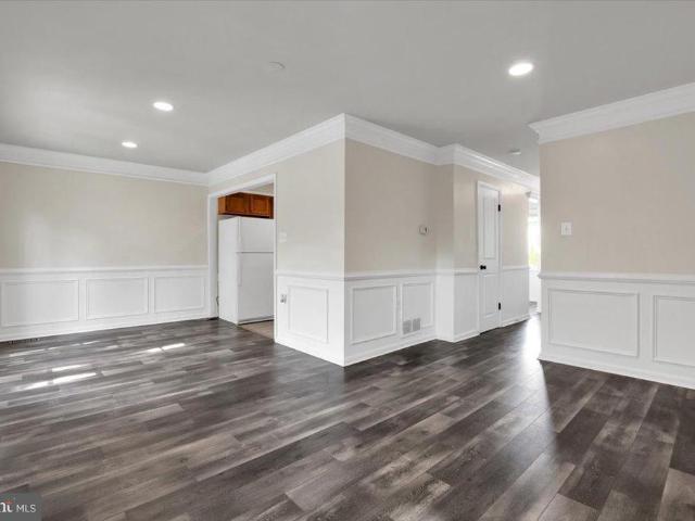 255 Meadows Lane NE