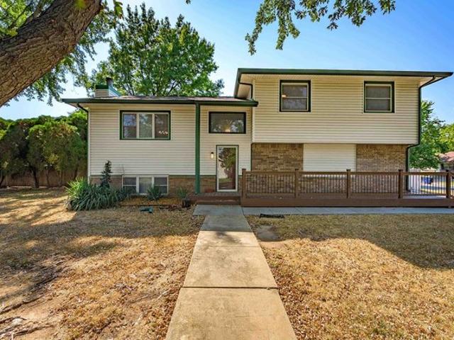 255 N Parkdale St, Wichita, KS 67212