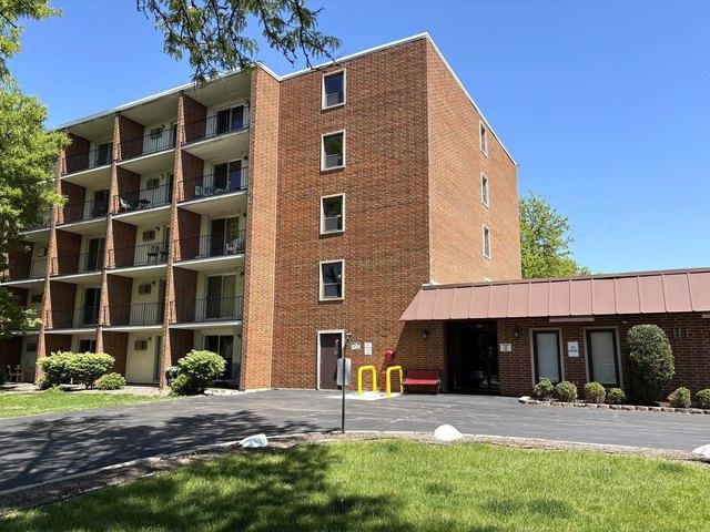 255 S West Ave Apt 208, Elmhurst, IL 60126