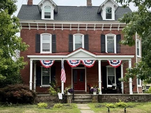 255 S State St, Newtown, PA 18940
