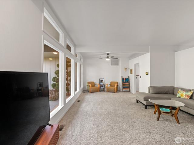 255 Summit Avenue