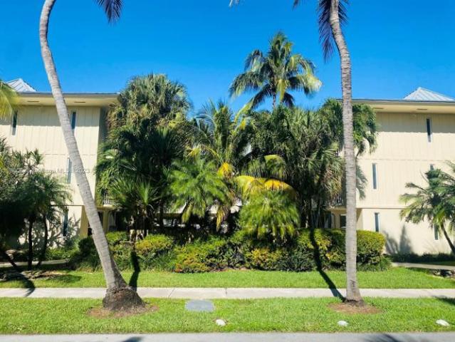 255 Sunrise Dr #102, Key Biscayne, FL 33149
