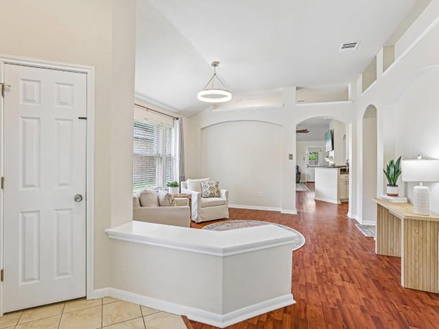 255 Paddington Dr
