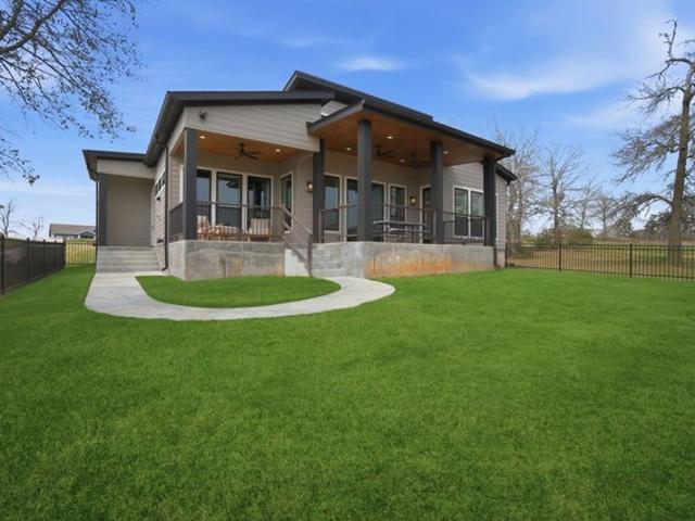 255 Peninsula Dr, Livingston, TX 77351