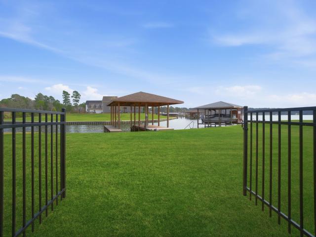 255 Peninsula Drive
