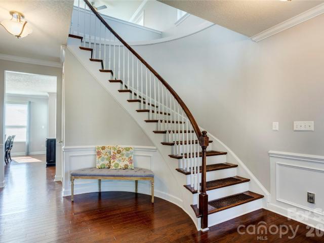 255 Perennial Drive NW