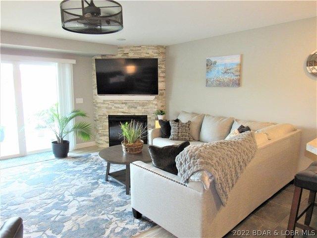 255 Plaza Beach Dr Unit 3A, Camdenton, MO 65020