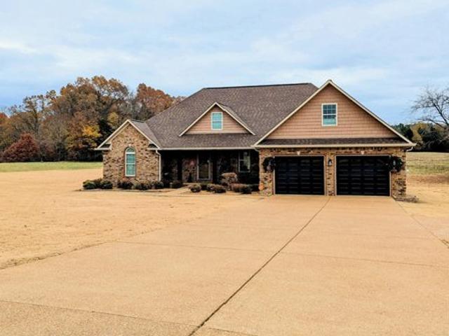 255 Ridgewood Dr, Henderson, TN 38340