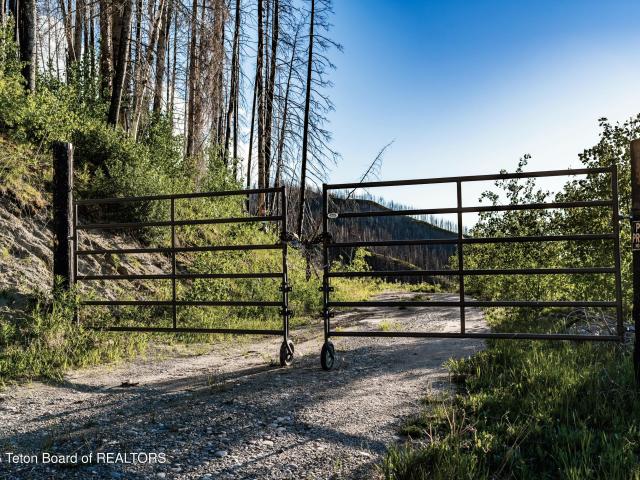 255 Rim Rd, Bondurant, WY 82922 | MLS #26 569 | Compass