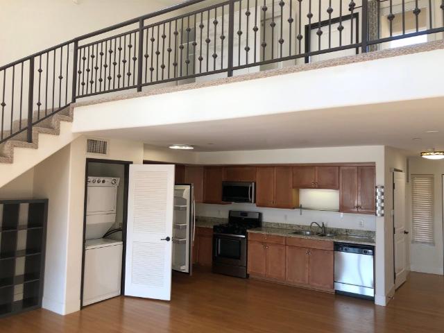 255 W 7th 20