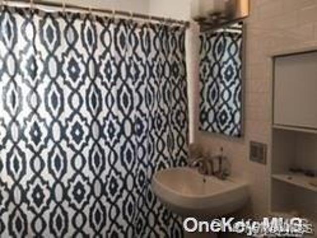 255 W Broadway 202