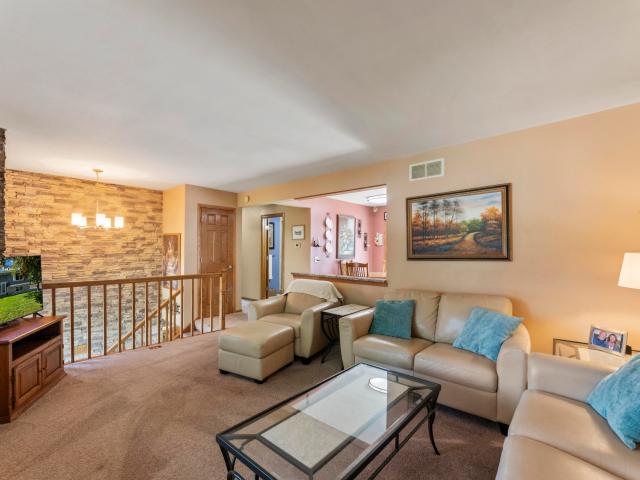 255 Willow Dr