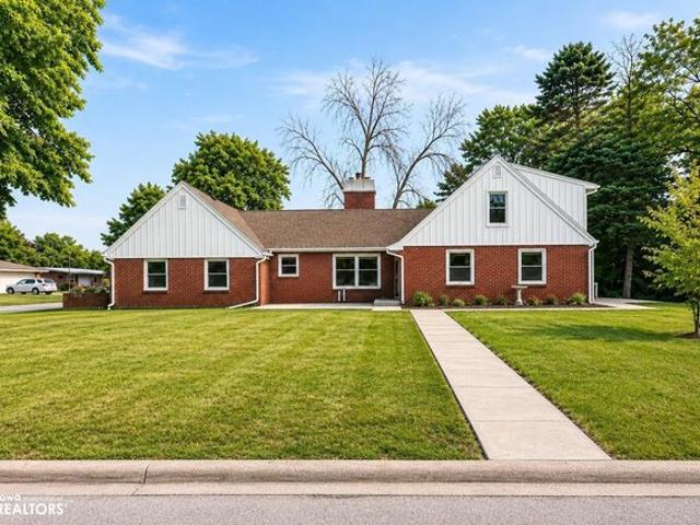 255 Willowbrook Dr, Mason City, IA 50401