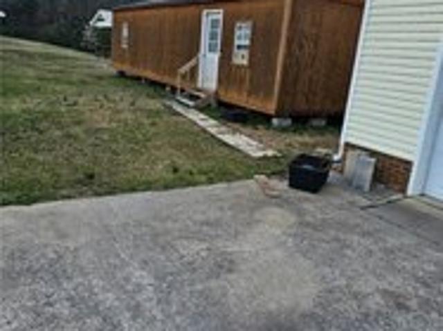 255 Yancey Dr, Gadsden, AL 35903