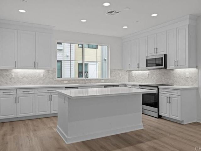 2564 Chamomile Ln, Carlsbad, CA 92008