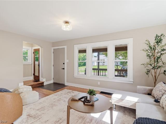 2564 Woodmere Avenue