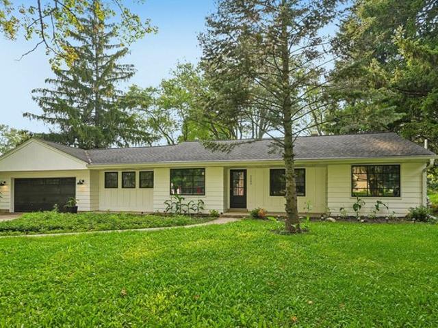 2565 El Rancho Dr, Brookfield, WI 53005