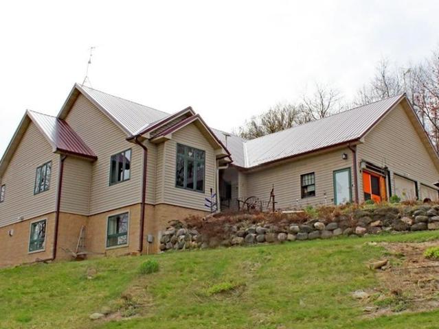2565 rd Ave, Decorah, IA 52101