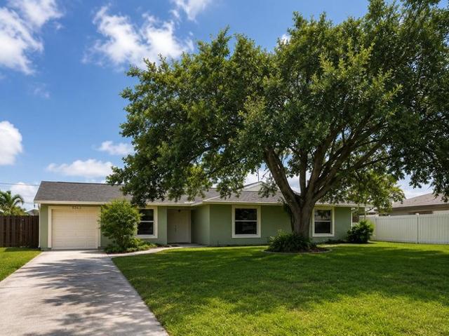 2565 SE Hemsing St, Port Saint Lucie, FL 34984