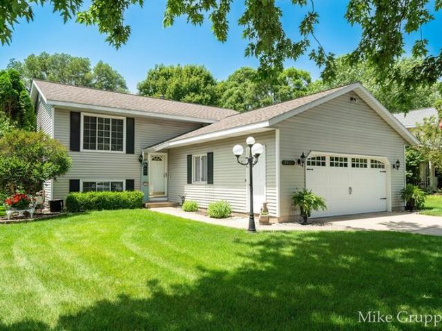2565 Spring Ct, Zeeland, MI 49464