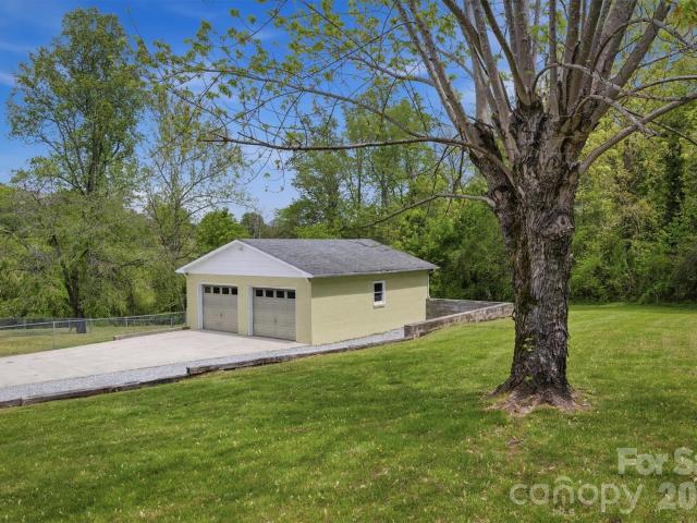2566 Andrews Circle