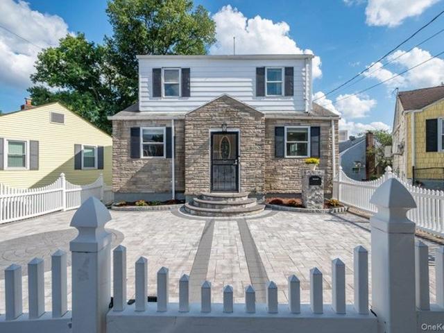 2566 Flint Ave, Bronx, NY 10475