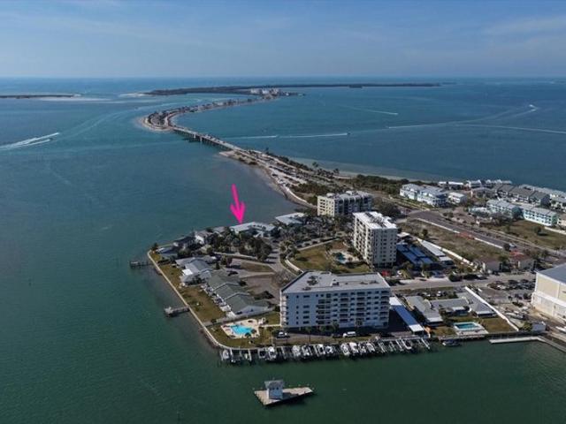 2566 Gary Cir Apt 2, Dunedin, FL 34698