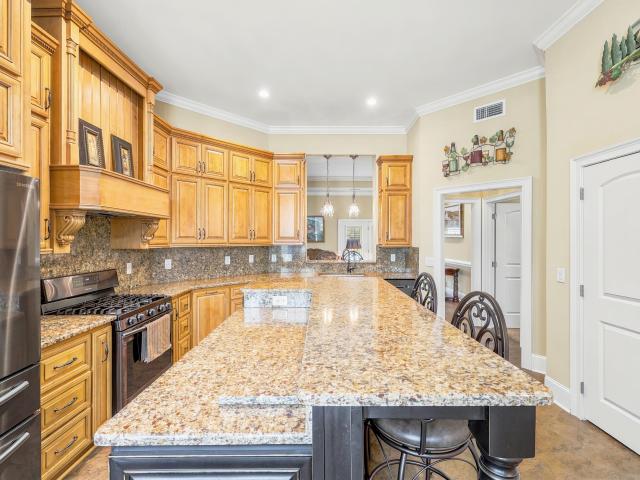 2566 Lake Vista Dr