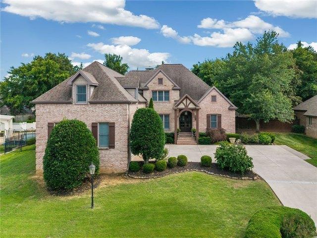 2567 N Firewood Dr, Fayetteville, AR 72703